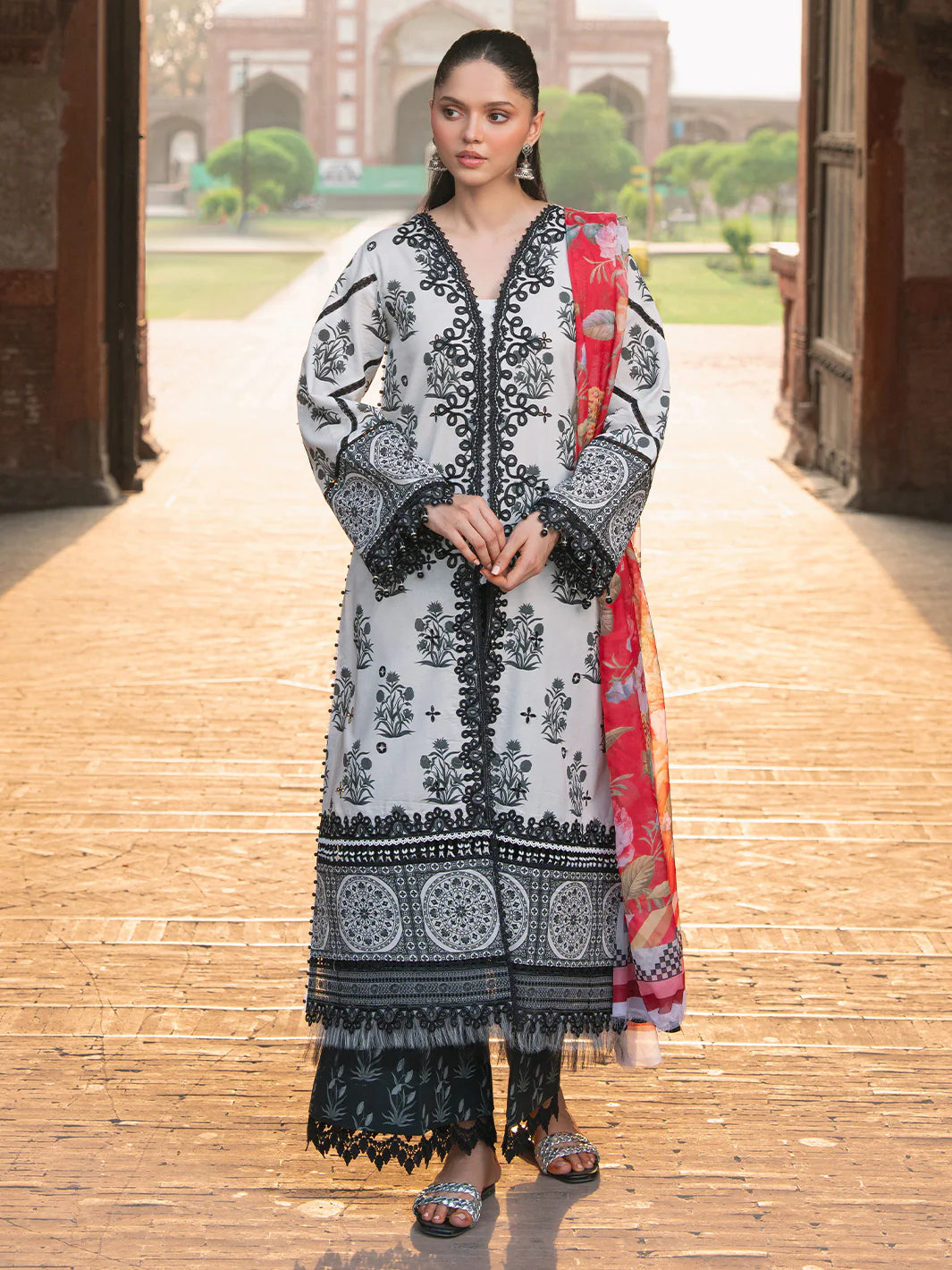 Binilyas Naqsh Naz Luxury Embroidered Lawn 3pc BINIL-NAQ-NAZ-2082-A ...